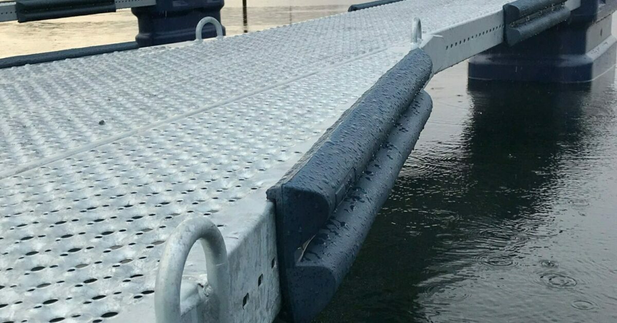 Fendring av utrigger og fortøyningsbommer | Marina Solutions