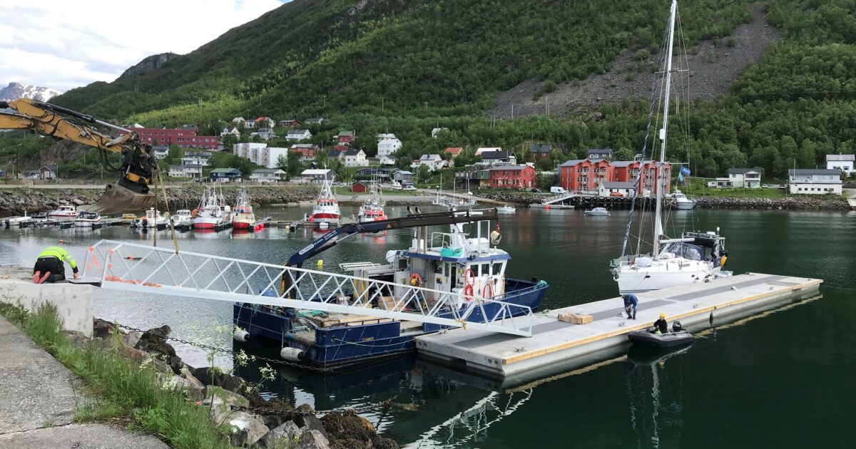 Flytebrygge Øksfjord - Loppa kommune | Marina Solutions